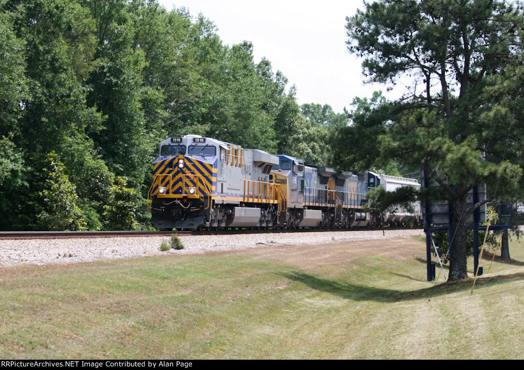 CREX ES44AC 1516 leads CSX C40-8Ws 7796 and 7906